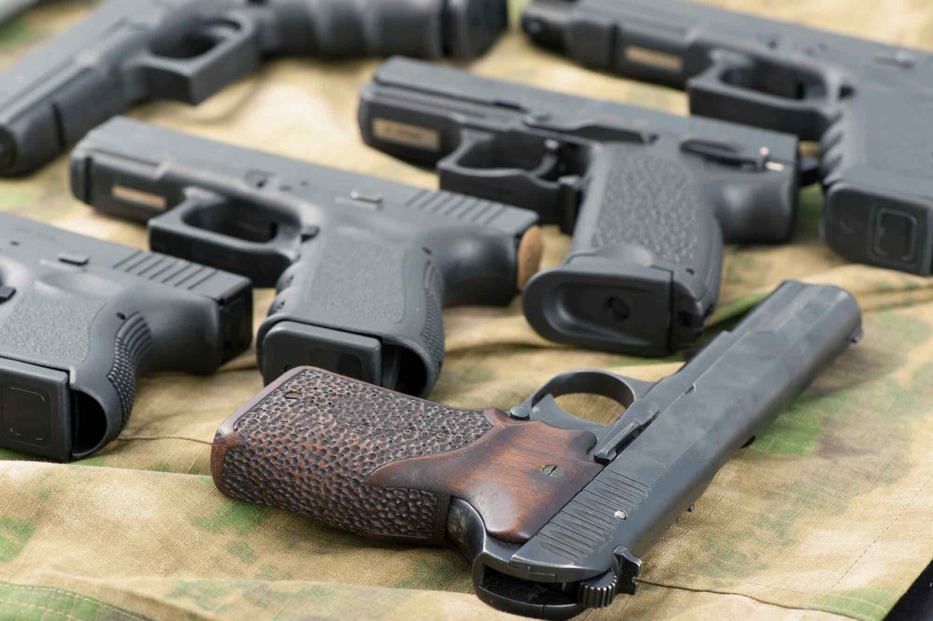 Kissimmee couple sentenced to prison for purchasing, selling firearms ...