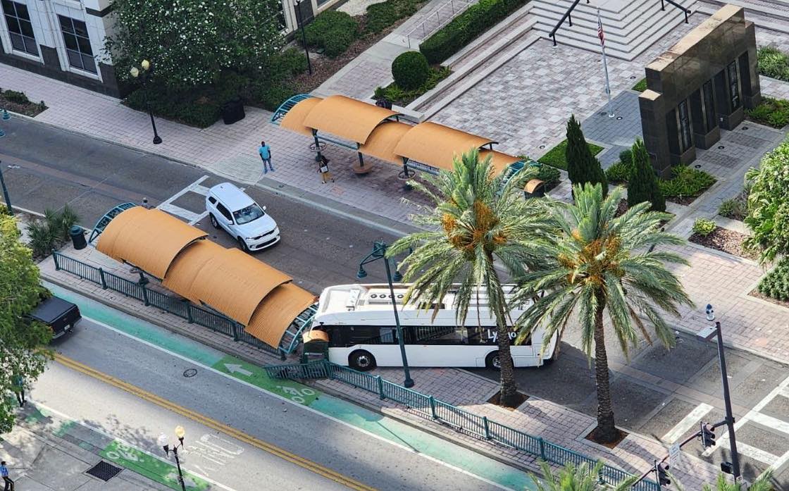 Lymmo bus crashes into station in downtown Orlando - Orlando-News.com