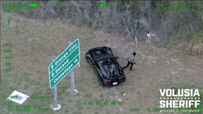 WATCH: Two carjacking suspects flee from Volusia deputies in stolen ...
