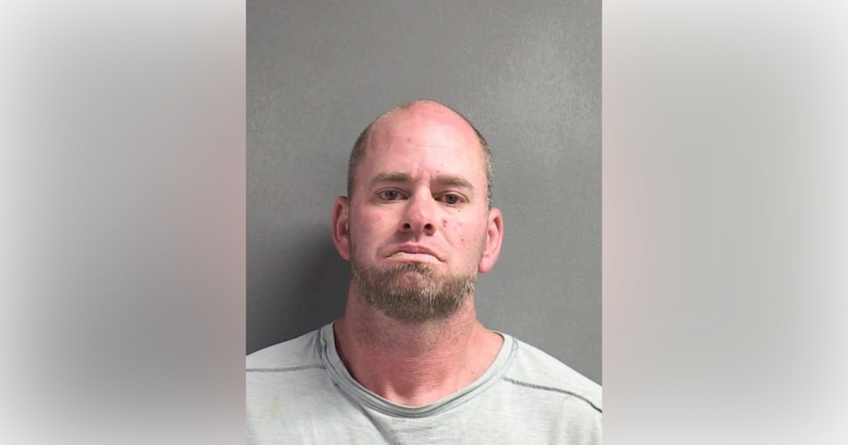 Bitter ex-boyfriend smashes SUV with hammer in Publix parking lot ...